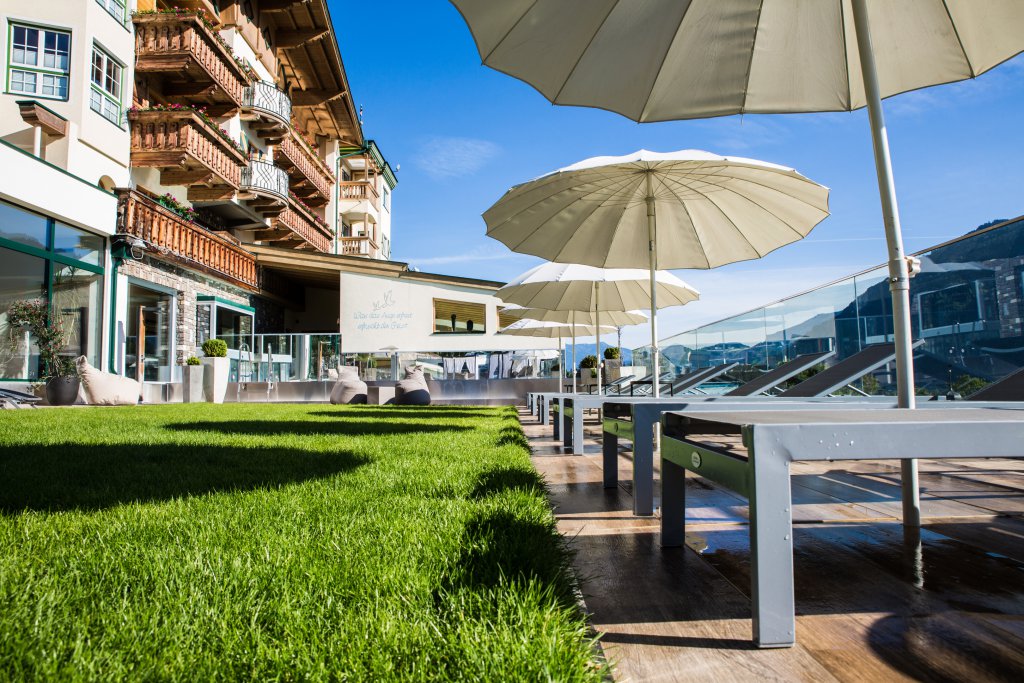 Der Seetal Infinity Indoor- & Outdoor-Pool - Alpin Family Resort Seetal