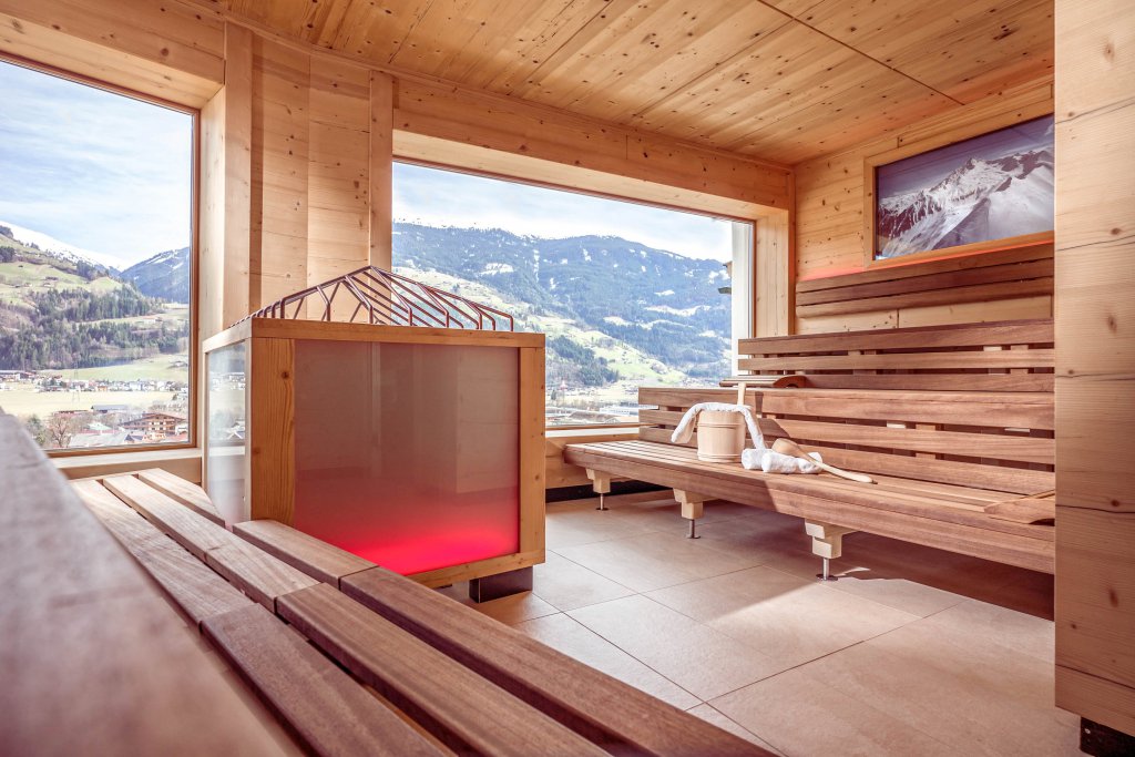 Wellnesshotel mit Sauna in Tirol - Alpin Family Resort Seetal