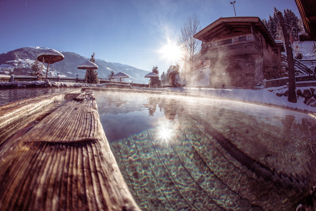 Der Seetal Infinity Indoor- & Outdoor-Pool - Alpin Family Resort Seetal