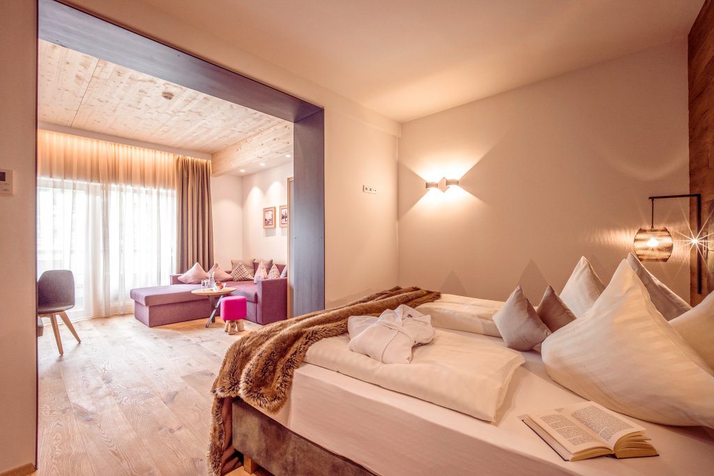 Spacious rooms, studios & apartments in Kaltenbach in Tyrol - Alpin ...