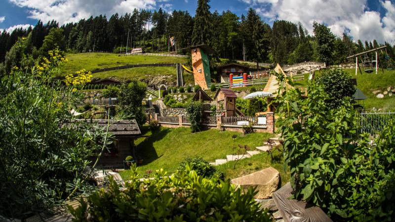 Ihr 4 Sterne Familienurlaub im Zillertal in Tirol - Alpin Family Resort ...